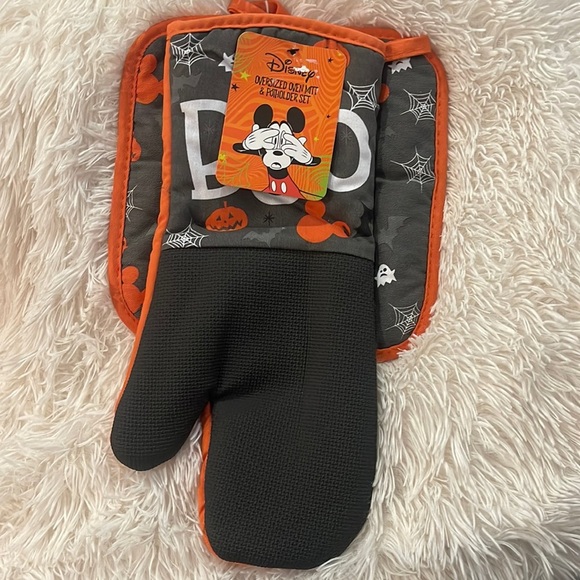 Disney | Kitchen | New Disney Oversized Halloween Oven Mitt Set | Poshmark